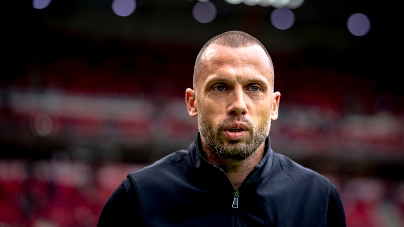 John Heitinga niet bang voor ontslag bij Ajax: 'Daar ben ik niet mee bezig'
